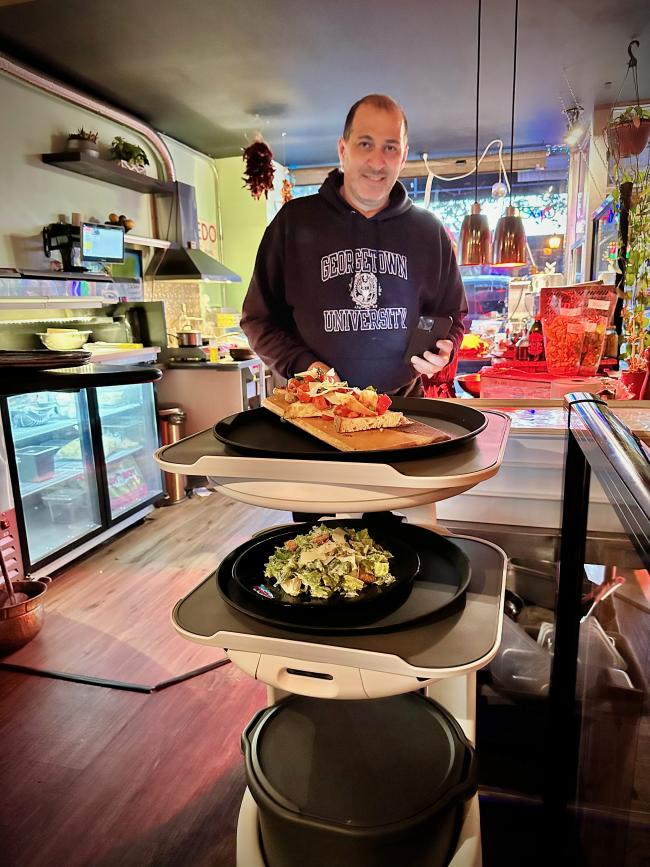 First restaurant robot in West Seattle now serving at Pizzeria Credo ...